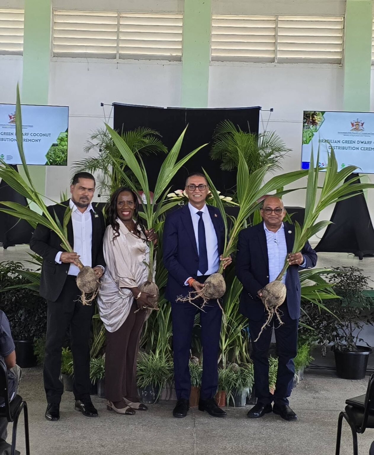 Ministry of Agriculture distributes Brazilian Green Dwarf coconut ...